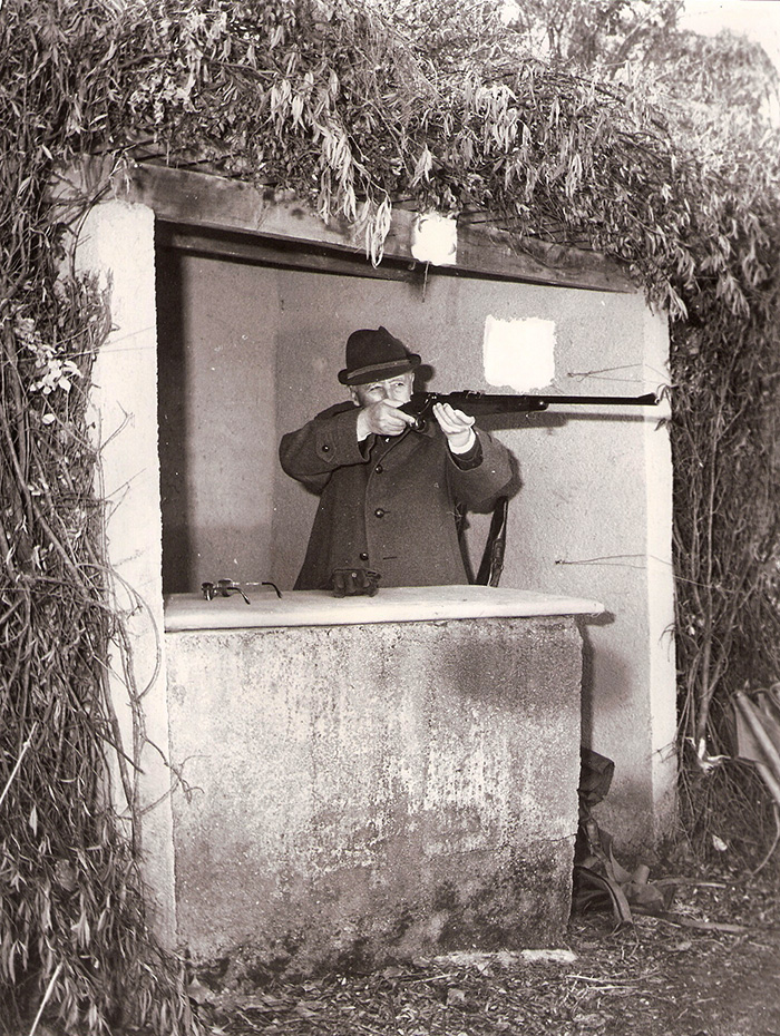 Francisco Franco en 1972 en el puesto de tiro durante una cacería ...